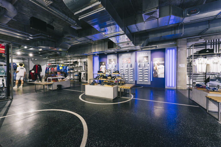 Adidas' wereldwijde retail-transformatie: duurzame styling met Polygood ...