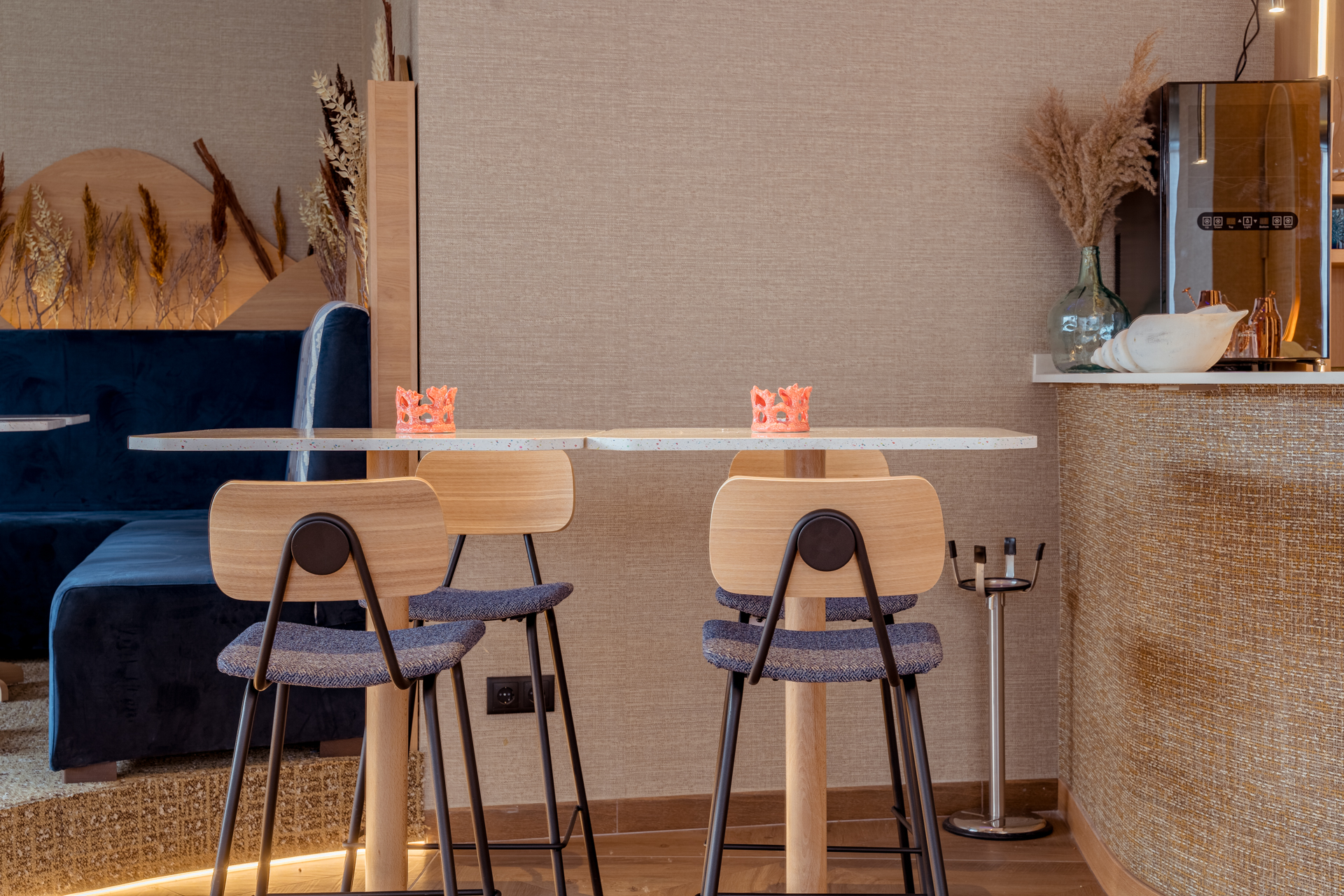 Restaurant Azul Mediterraneo | Sustainable dining tables with Polygood®