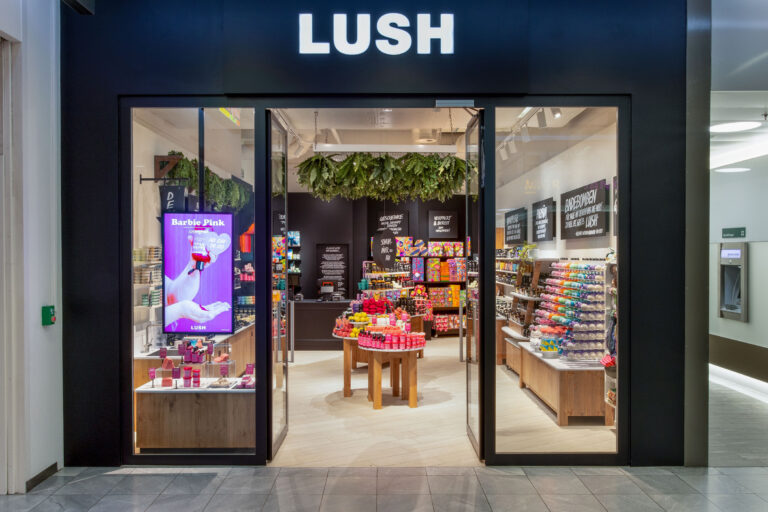 LUSH cosmetics use Polygood® panels in 30 stores worldwide